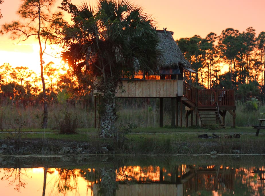 Glamping Chickee Hut for 2 - Cabins for Rent in Ochopee, Florida ...