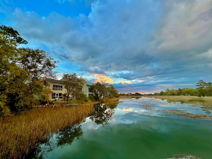 Tranquil Marshfront Views At An Ideal Location! - Mount Pleasant