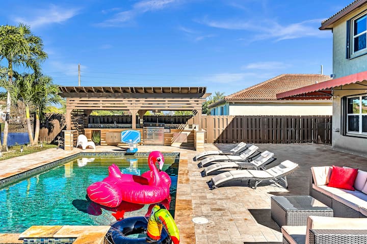 Serene Lakeview Home W/ Pool, Spa & Outdoor Bbq - Homestead, FL