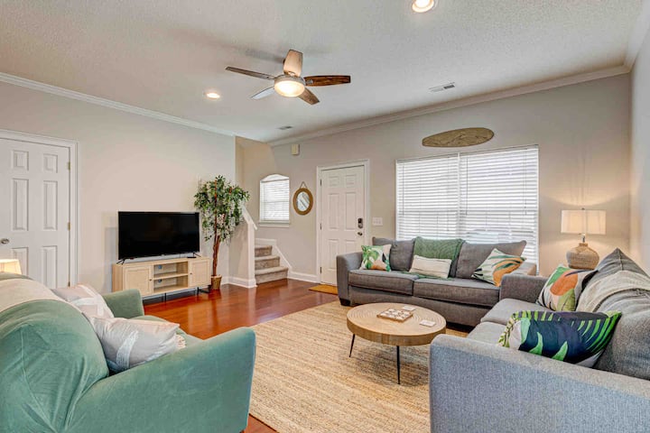 King Bed!, Sleeps 14, Walk To Sand, Dine Outdoors! - Myrtle Beach, SC