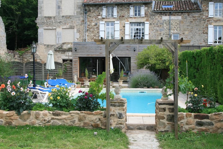 La Vie Est Belle à Château Roc - Najac