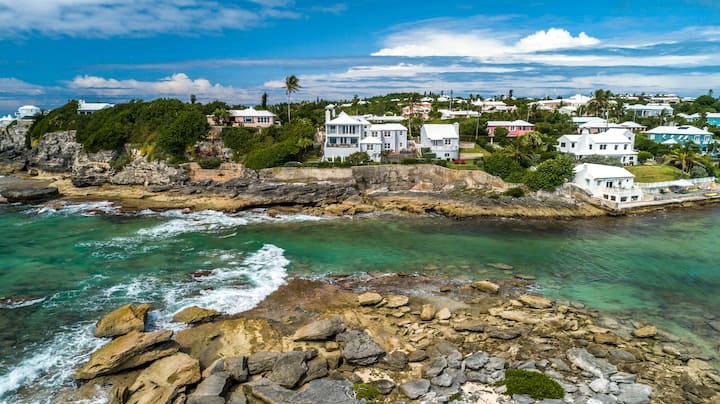 Ocean Side Studio Cottage - Breathtaking Views - Bermuda