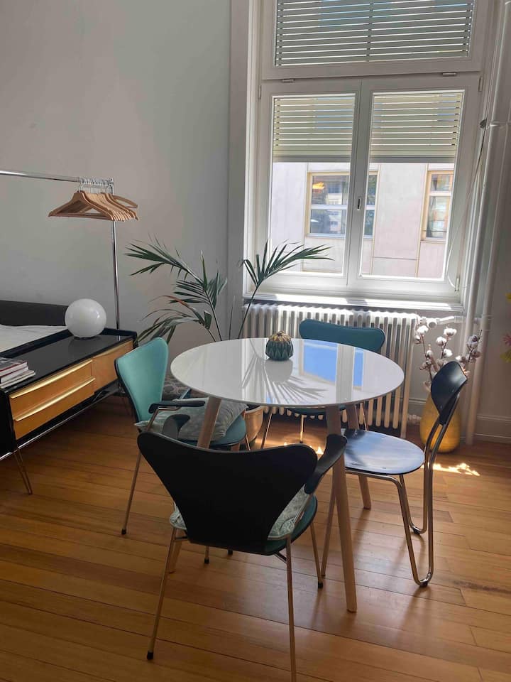 Grosses Zimmer Mit Balkon - Zürich