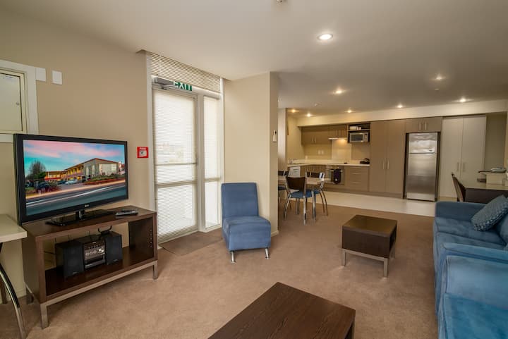 Entire 4-bed Apartment At The Riverstone - Pegasus