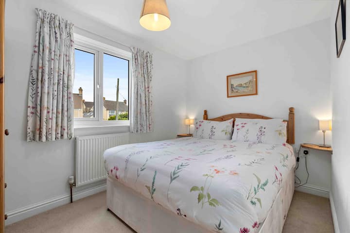 Solva - Coastal Retreat - Sleeps 4,private Parking - Solva