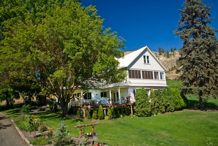 Historic Farmhouse On Vineyard For Outdoor Advntr! - Cashmere, WA