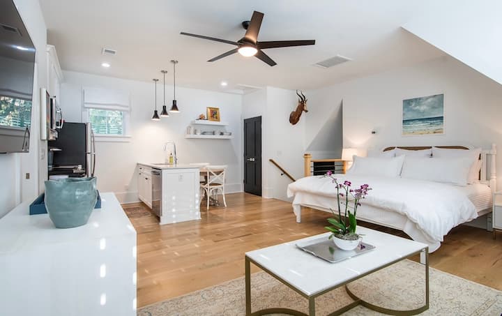 Coastal Couple's Escape - Beach & Downtown Chs - Mount Pleasant, SC