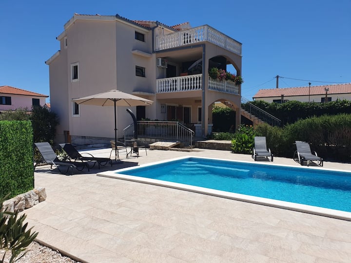 Great Apartment With Swimming Pool - Primošten
