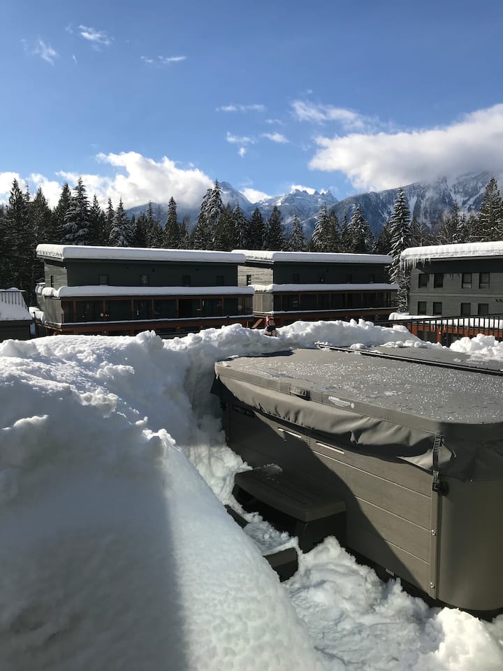 Mackenzie Village @ Revelstoke #Powder - Revelstoke