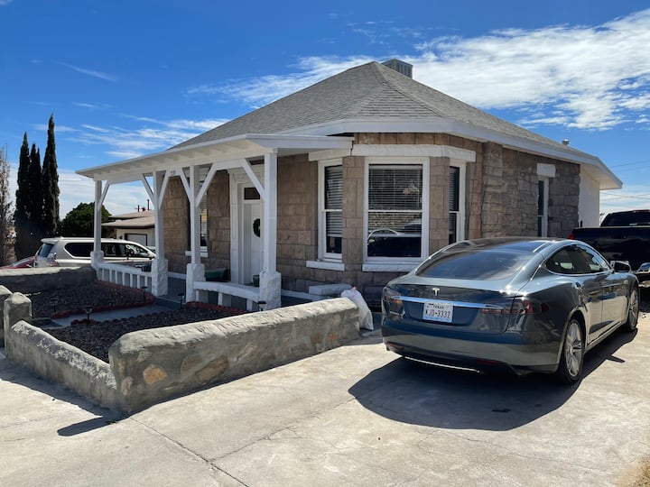 Cozy Boutique Style 2 Bedroom Bungalow Remodeled - El Paso, TX