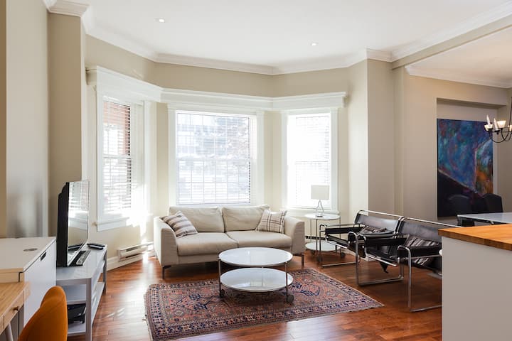 Historic Renovated Luxury Condo: U Of T/yorkville - Toronto
