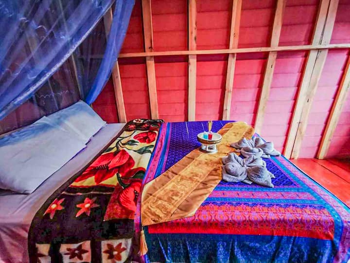 Small Riverside Nature Resort On Mountain. - Mae Chaem District