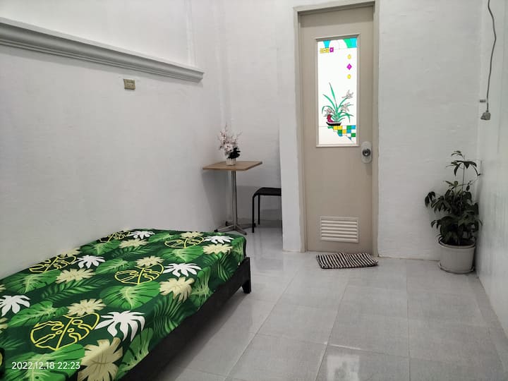 Transient Room
Small But Clean Room With Own Cr
W - Tanay