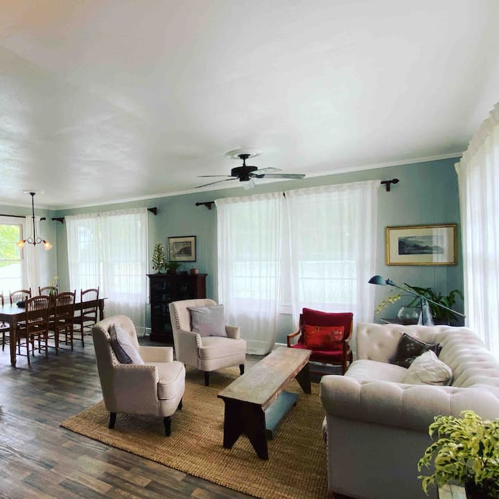 Spacious Historic Estate ~ 5 Min Walk To Hilo & Bay Front - Hilo, HI