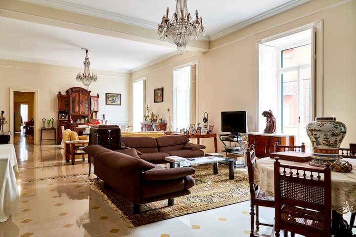 Private Room In Liberty Building @ Chiaia - Naples