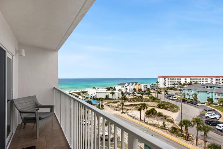 7th Floor Beach View Condo | Sleeper Sofa | Wifi - Fort Walton Beach, FL