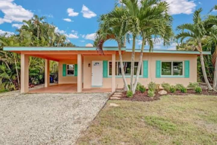 3 Bedroom Pool House 1 Mile To Bonita Beach!! - Bonita Springs