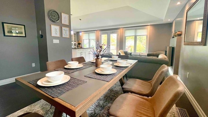 Red House 3 Bedrooms Cozy Retreat In Notl - Niagara-on-the-Lake