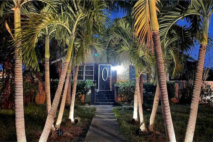 Florida Keys Style Home Super Convenient Location - West Palm Beach, FL