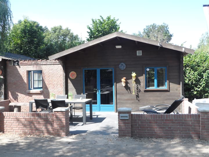 Het Paradijs Chalet Met (Kinderspeel)tuin - Arendonk