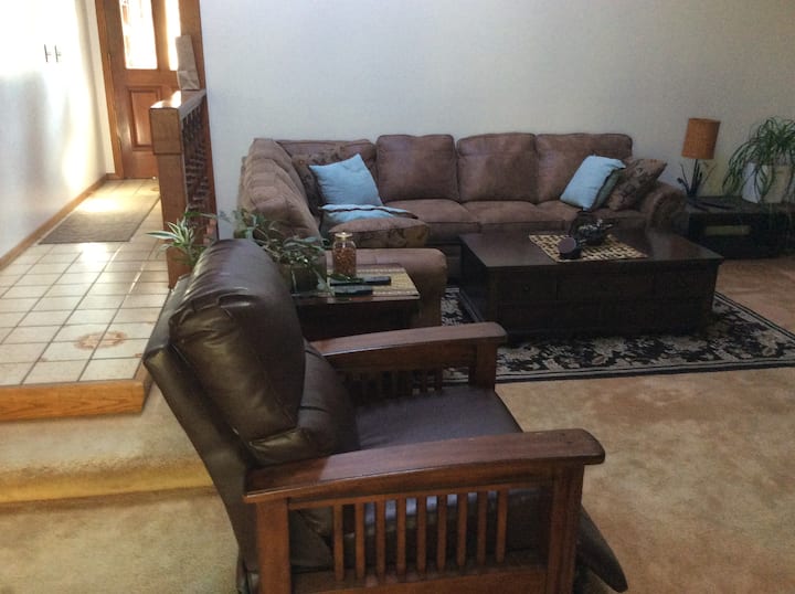 South Bedroom-queen Size Bed. Tempurpedic Mattress - Ukiah, CA