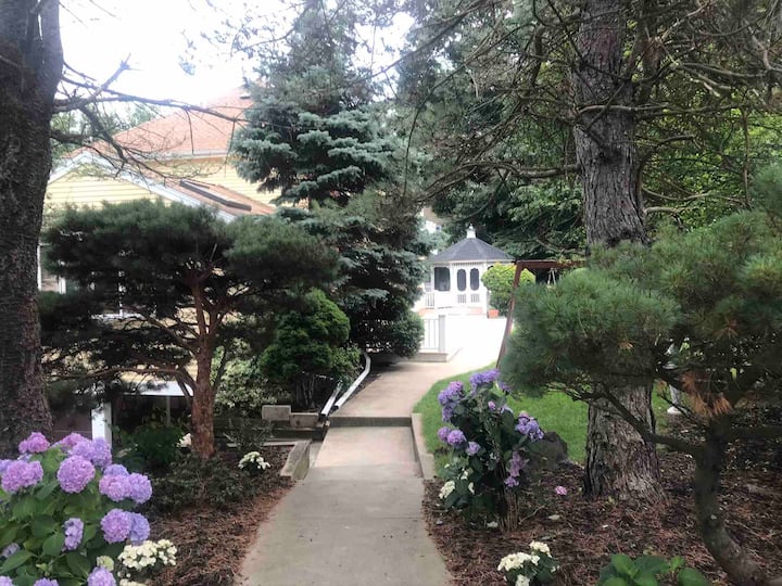 # 216-5 Huge Size Room At House - Brandeis University, Waltham