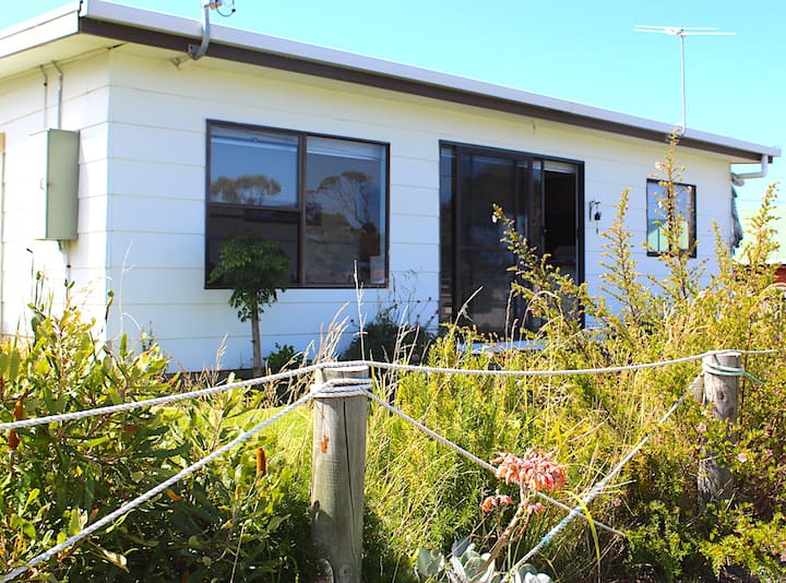 Rice Pebble Cottage In Bicheno: Best Value! - Bicheno