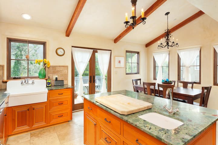 Old World Charm 3bd / 2bath En Un Tranquilo Barrio Del Cañón. - Moss Beach, CA