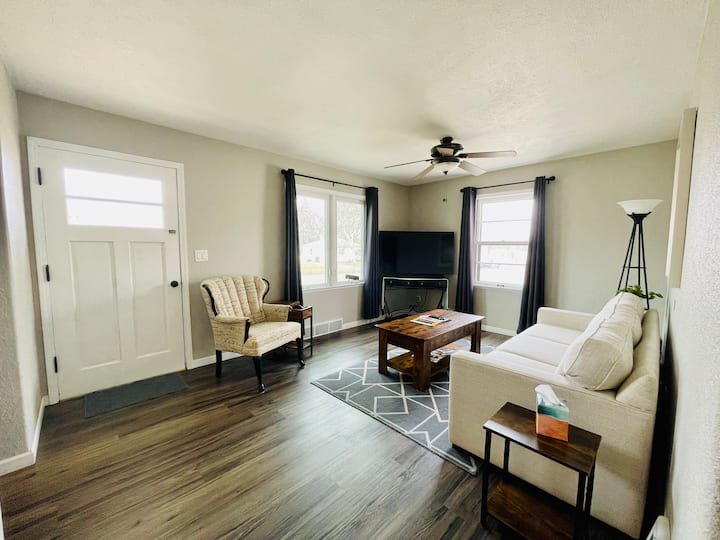 The Cottage On Lowell | Off I-229 | Dogs Welcome - Sioux Falls, SD