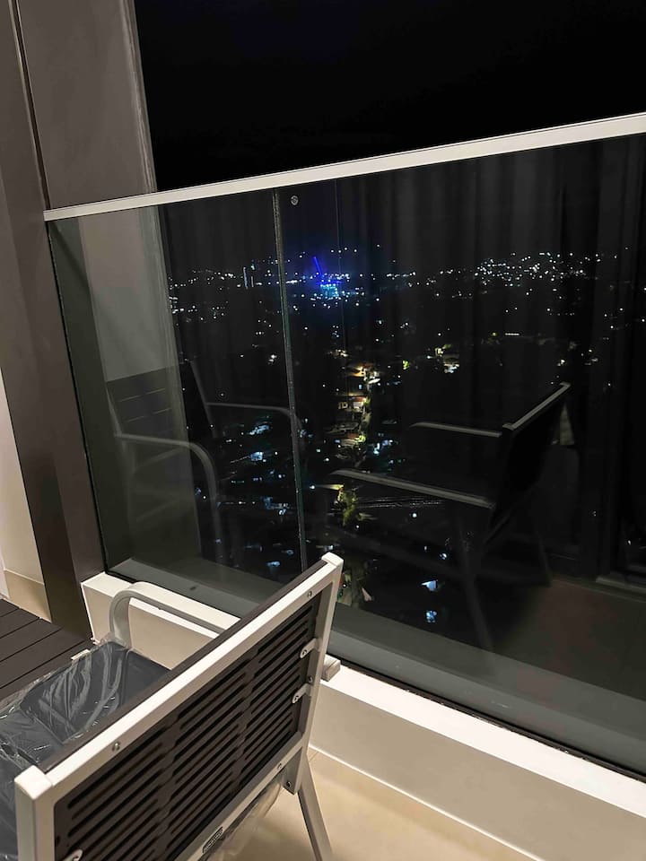 Cozy Skyview/balcony/queenbed@aeontowers/ayalamall - Davao City