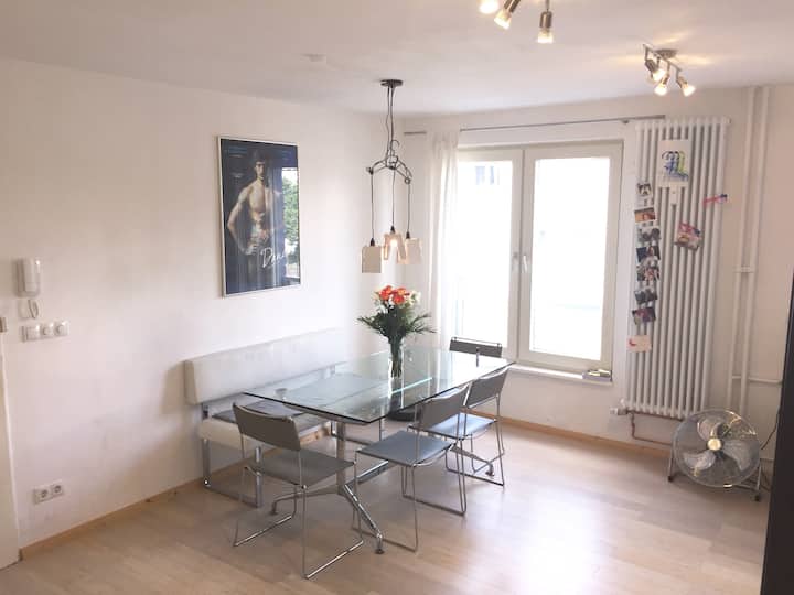 Well Lit Pvt Room, Kingsize Bed, Queer Friendly - Berlin