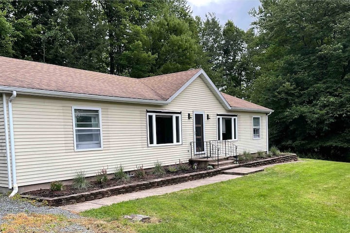 Watts Hill - Country Retreat - Waymart, PA