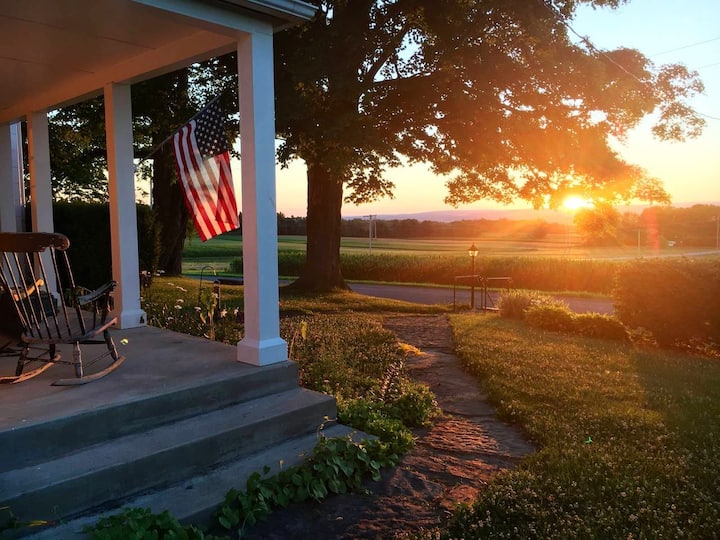 Full Sized Bedroom In Historic Farmhouse W/a View - Dundee, NY