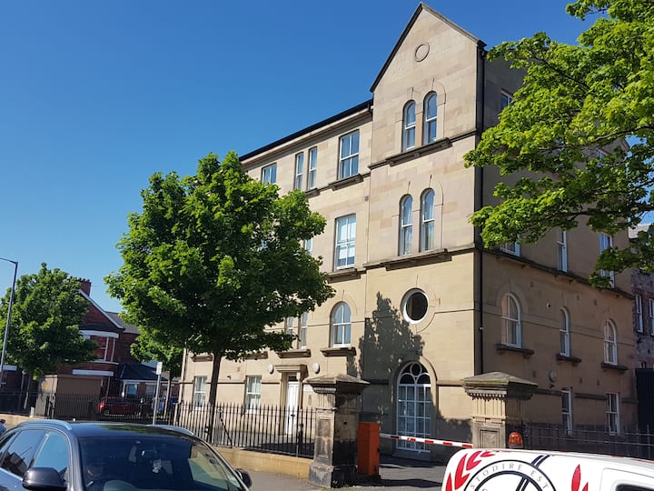 Queens Qtr 1 Bedroom Apart +Study+  Secure Parking - Belfast