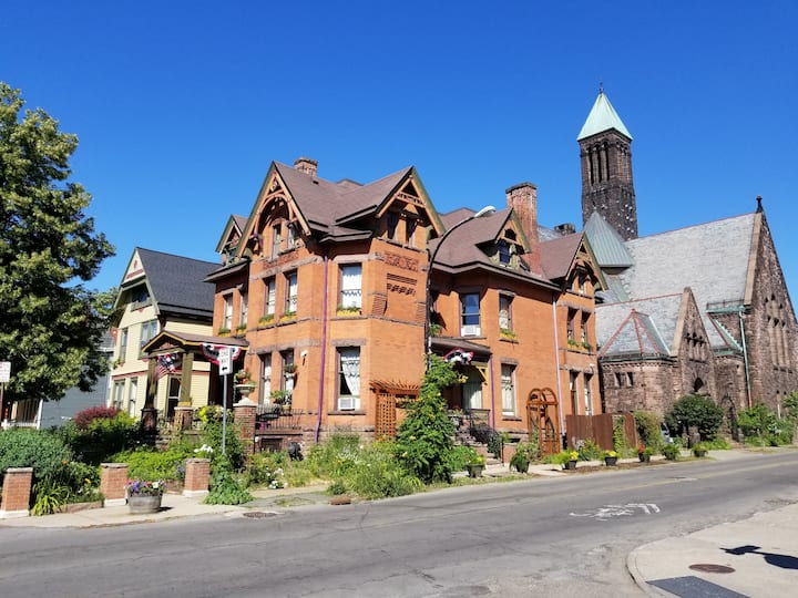 Buffalo Harmony House - (All 5 Bedrooms In B&b)+ - Crystal Beach, ON, Canada