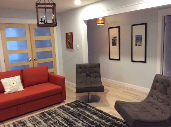 Walking Distance From Metro De L’eglise - Montreal