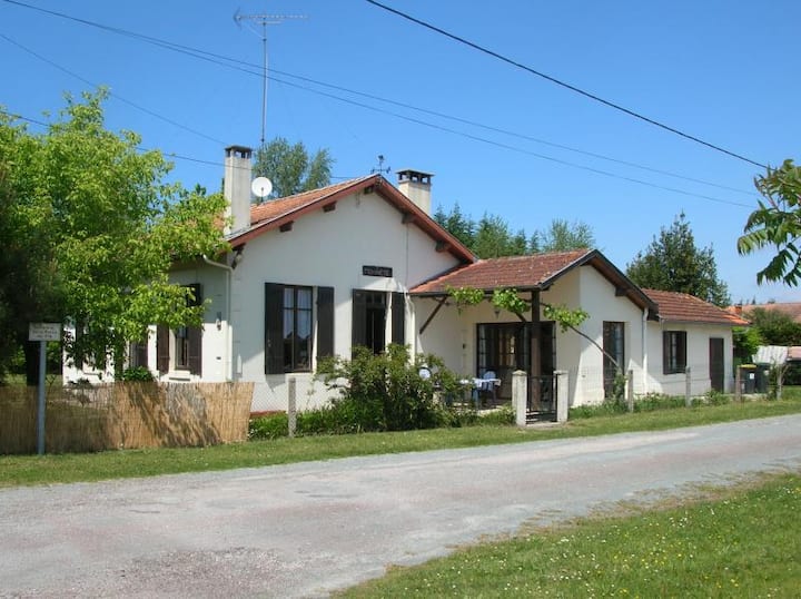 Maison Spacieuse Au Calme, Elle S'appelle Mohinète - Hourtin