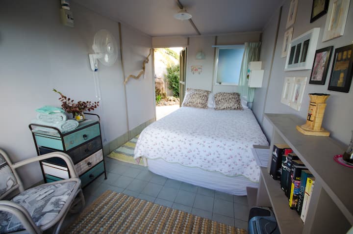 Small Comfy Cabin With Double Bed - Paeroa