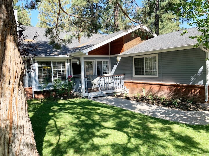 3bd/2ba-single Story
Getaway Summer Cottage - Big Bear, CA