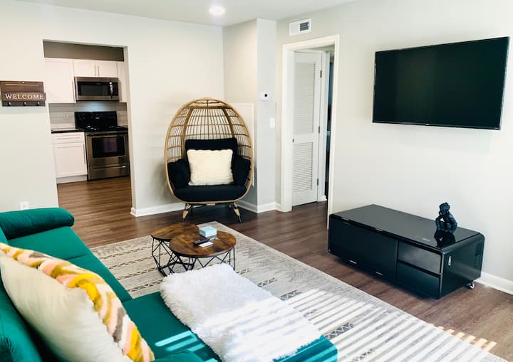 Cozy Flat With A Taste Of Luxury In Upper Westside - Smyrna, GA