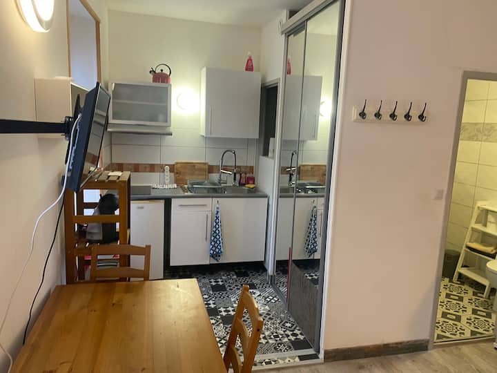 P1 Studio Quimper Centre, Linge Fourni. - Quimper