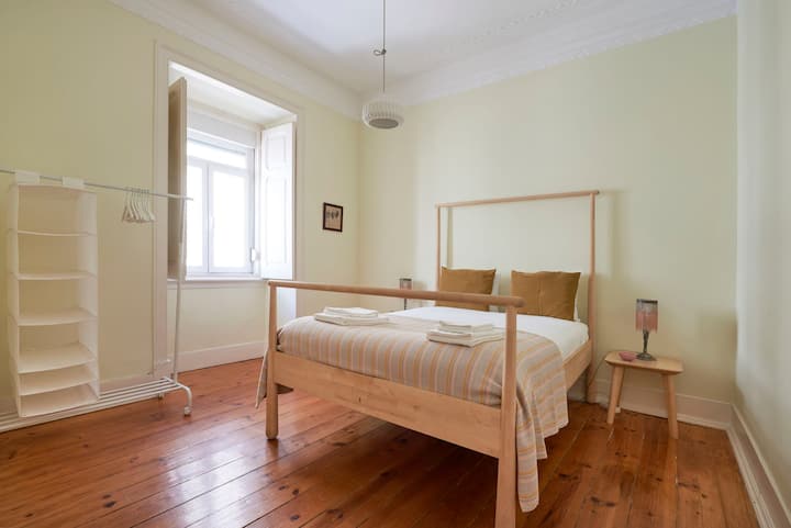 Central 4br Apt W/ Tall Ceilings, By Timecooler - Lizbon