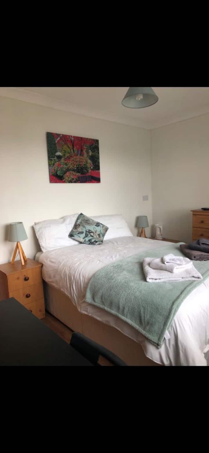 Double Room With Shared Bathroom - Sligo