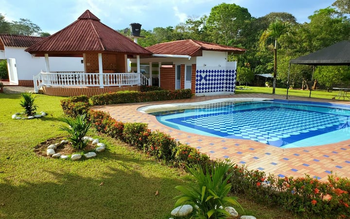 Piscina,kiosco,voleibol,micro, Todo Privado Y Mas - Villavicencio