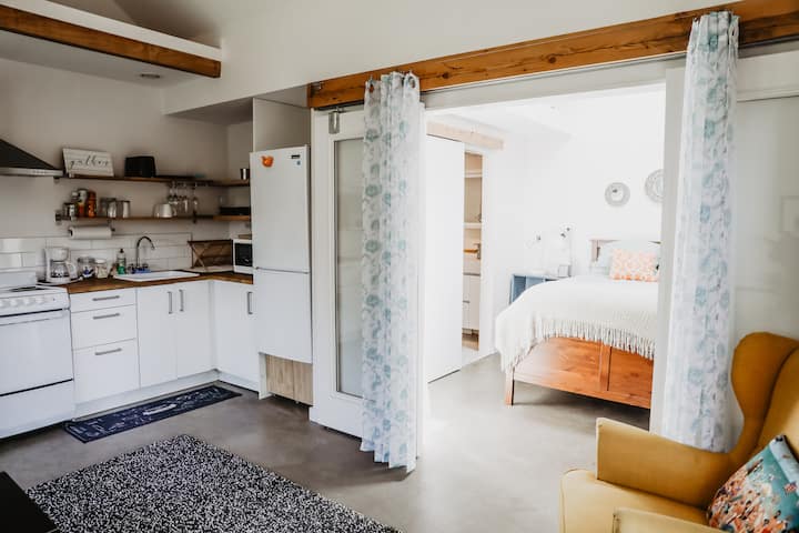 Hollywood District Hideaway - Portland, OR