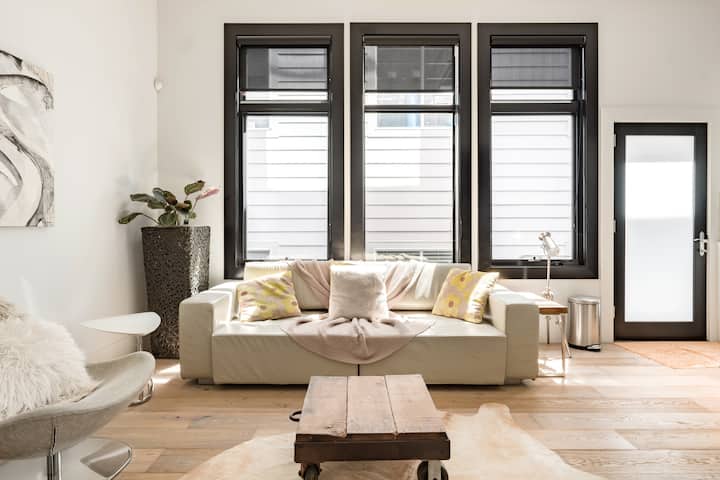 Gorgeous & Airy Apartment In The Heart Of The Mission - San Francisco, CA