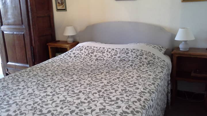 Chambre Rustique Dans Un Cadre D'exception - Crest