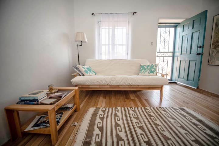 Historic Adobe-by Oldtown/zoo/-pet Friendly - Albuquerque, NM