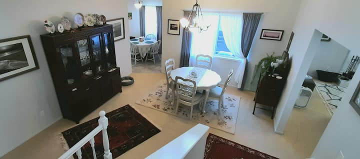Wine Country: French Br W Shared Bath - Benicia, CA
