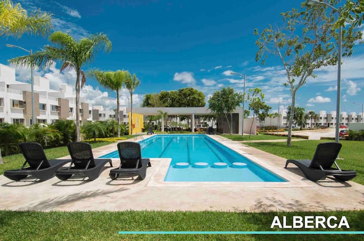 An Amazing Three Story Home! - Cancún